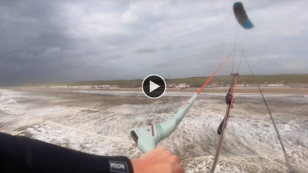 40 Knots – Megaloops | Free Kitesurfing Magazine Online | IKSURFMAG