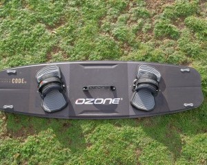 Ozone Code V3 138 x 41cm 2022 | Kitesurfing Reviews » Boards » Twin ...
