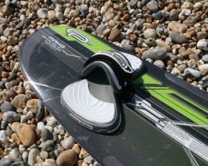 Ocean Rodeo Mako 140 x 40cm 2009 | Kitesurfing Reviews » Boards » Twin ...