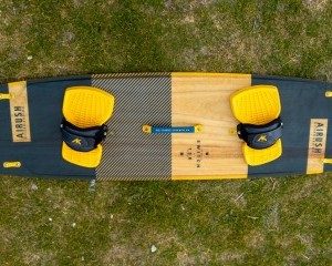 Airush Switch 138 x 41cm 2022 | Kitesurfing Reviews » Boards » Twin ...